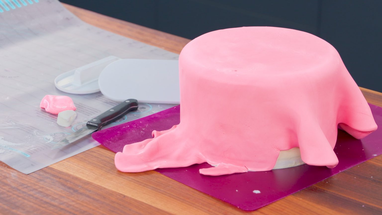 Fondant 101: Kneading | Creative Cake Design