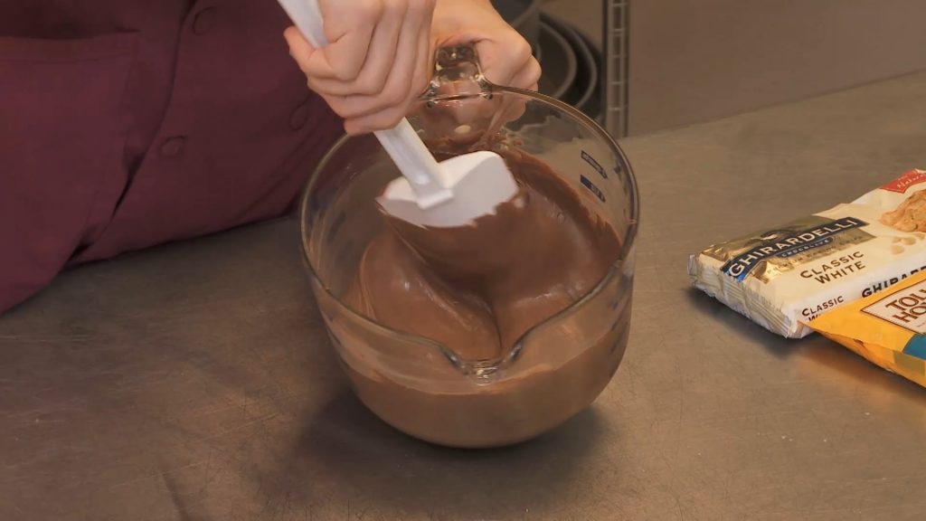 Intro to Modeling Chocolate: Cityscape Cakes | Creative Cake Design