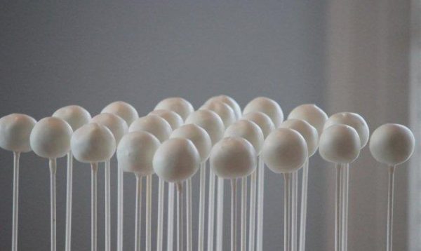 How to Make Smooth Cake Pops: An Easy Tutorial | Craftsy