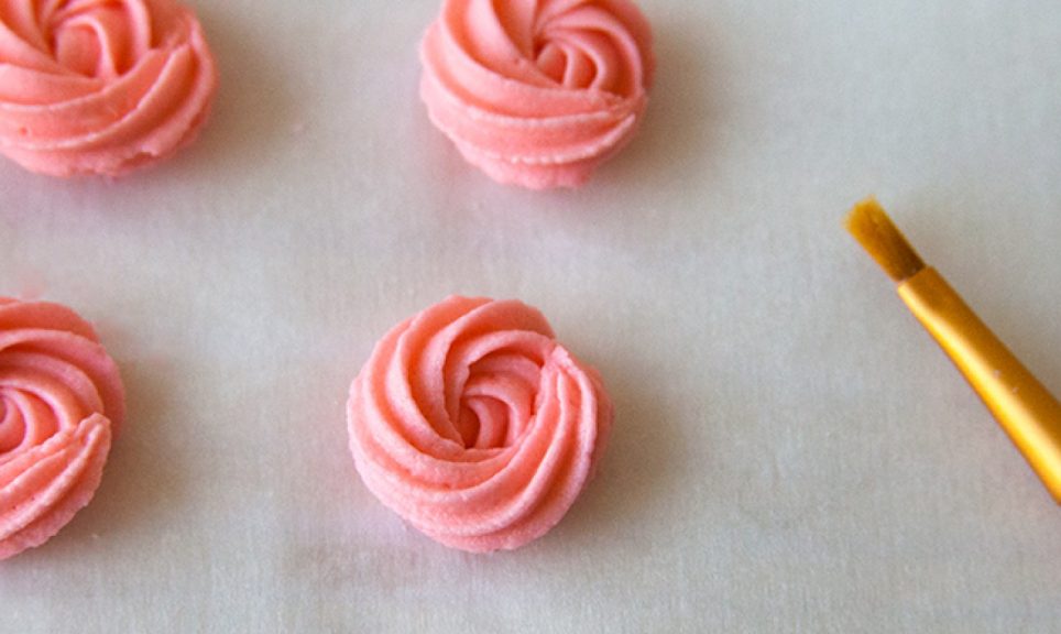 Flower Crown Cake: How to Make Royal Icing Rosettes | Craftsy