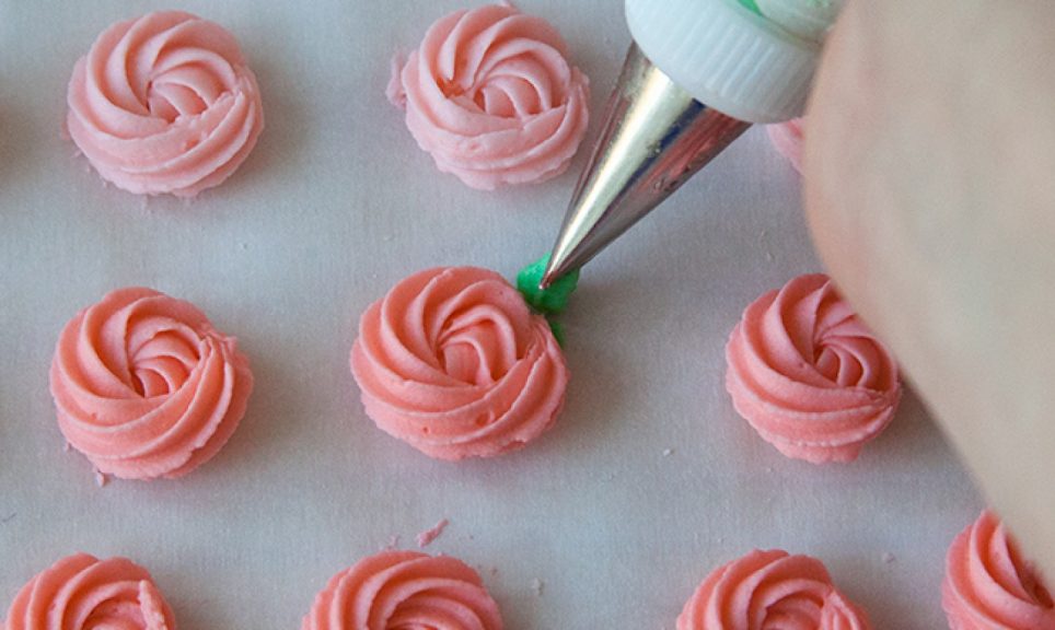 Flower Crown Cake: How to Make Royal Icing Rosettes | Craftsy
