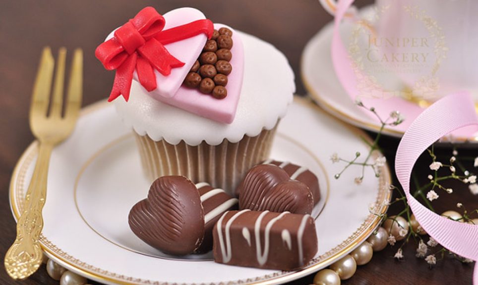 Make Cute Valentine Cupcakes: Free Cake Dec Tutorial | Craftsy