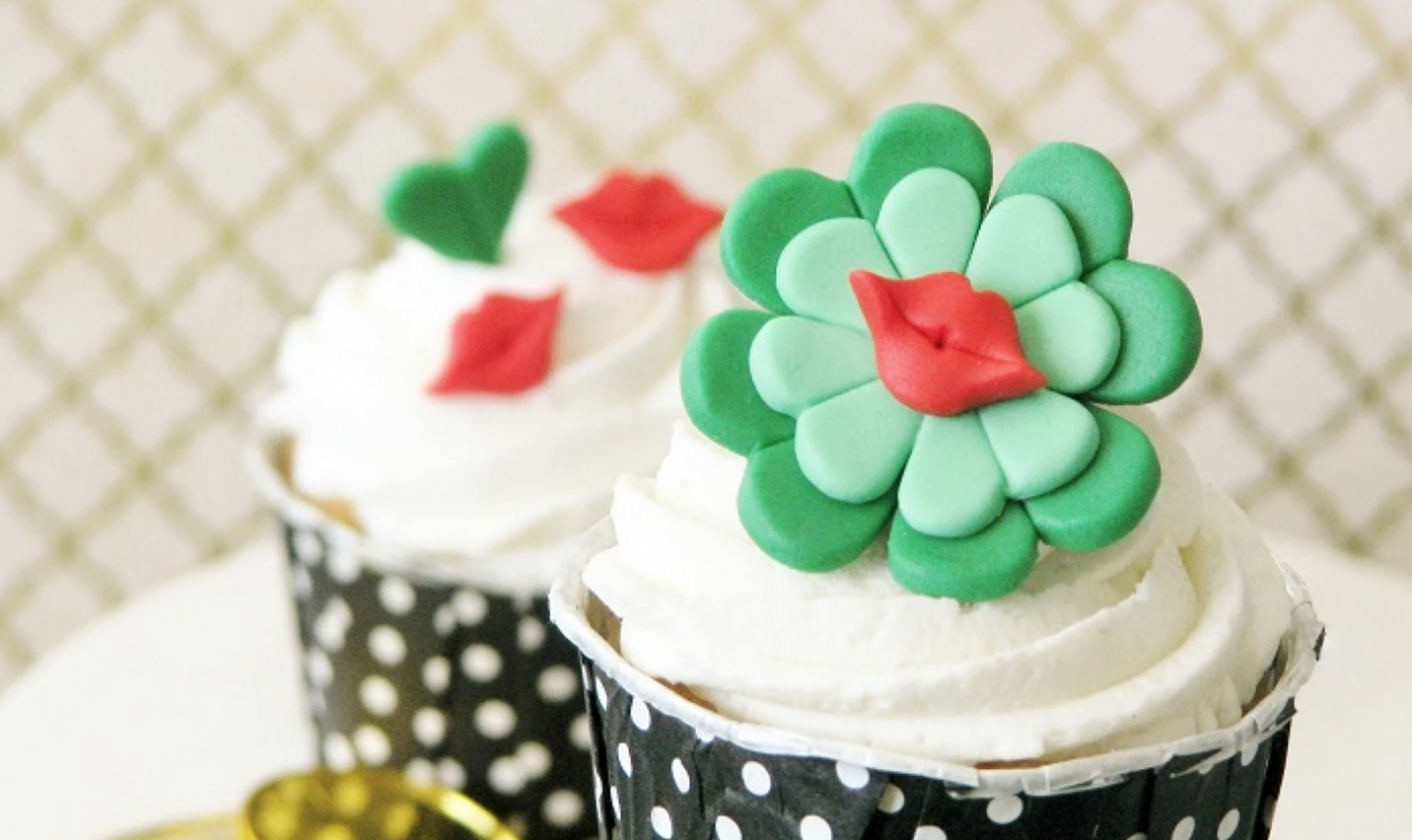 Kiss Me I’m Irish: St. Patrick’s Day Fondant Topper | Craftsy