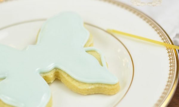 Sweet Treats: How To Flood a Cookie With Royal Icing | Craftsy