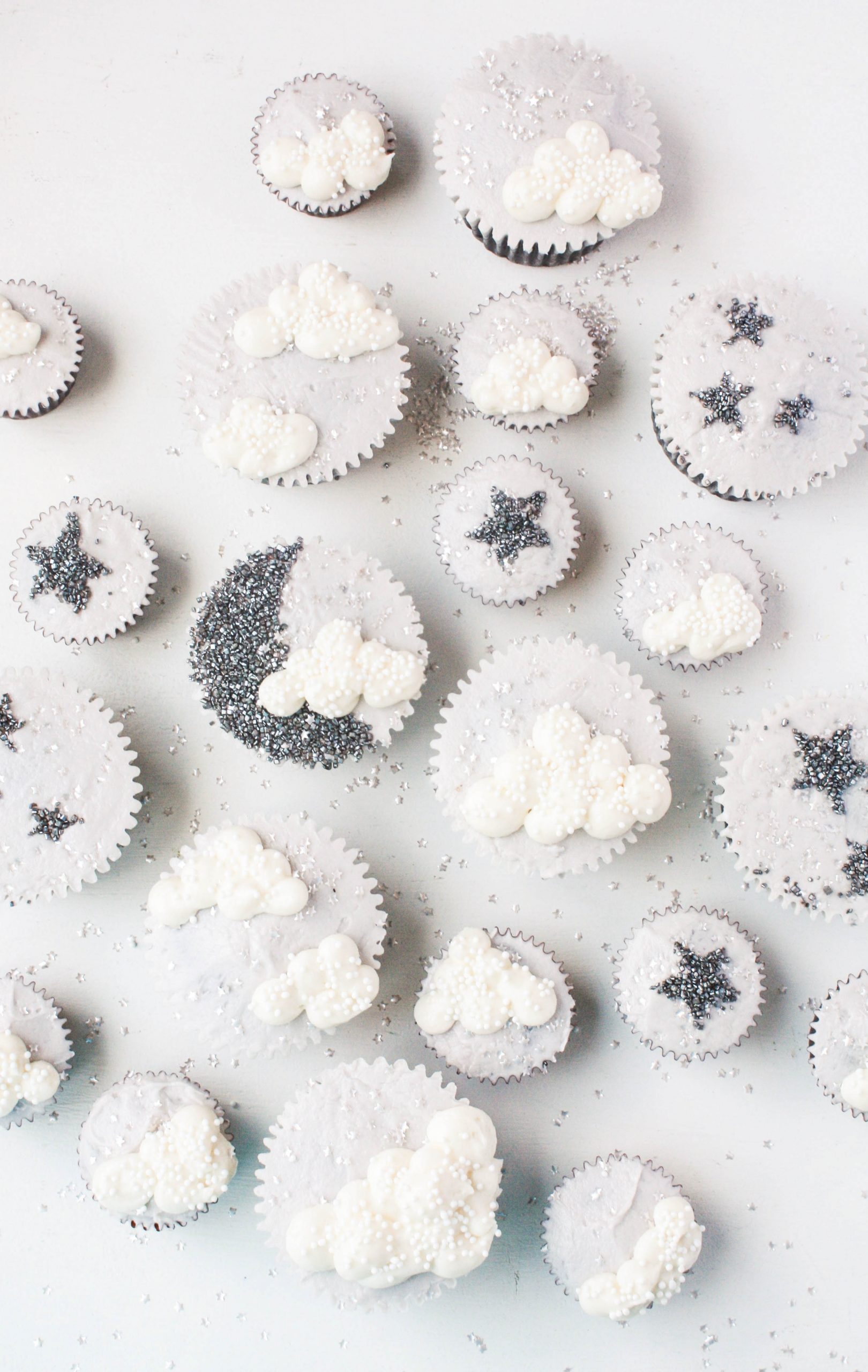Make Sparkly, Modern Moon & Star Cupcakes: FREE Tutorial | Craftsy