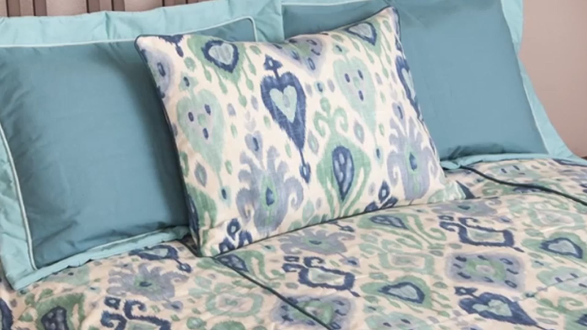 Custom Bedding: Designer Duvet Covers | Craftsy