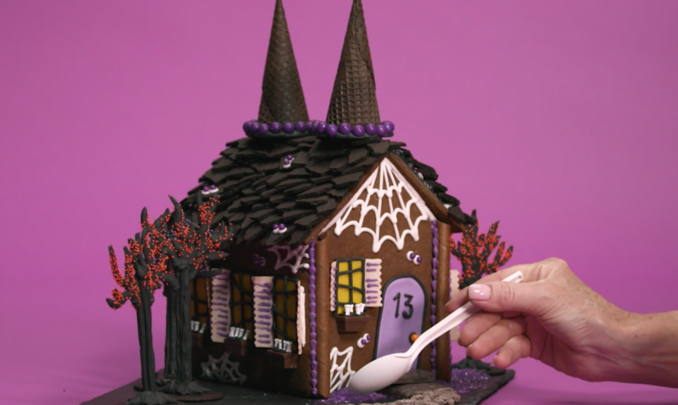 This Haunted Gingerbread House Is Perfect a Party | Craftsy