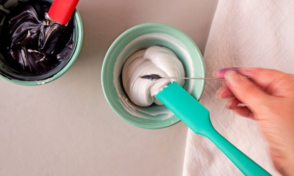 Color Royal Icing for Beautiful Sugar Cookies | Craftsy