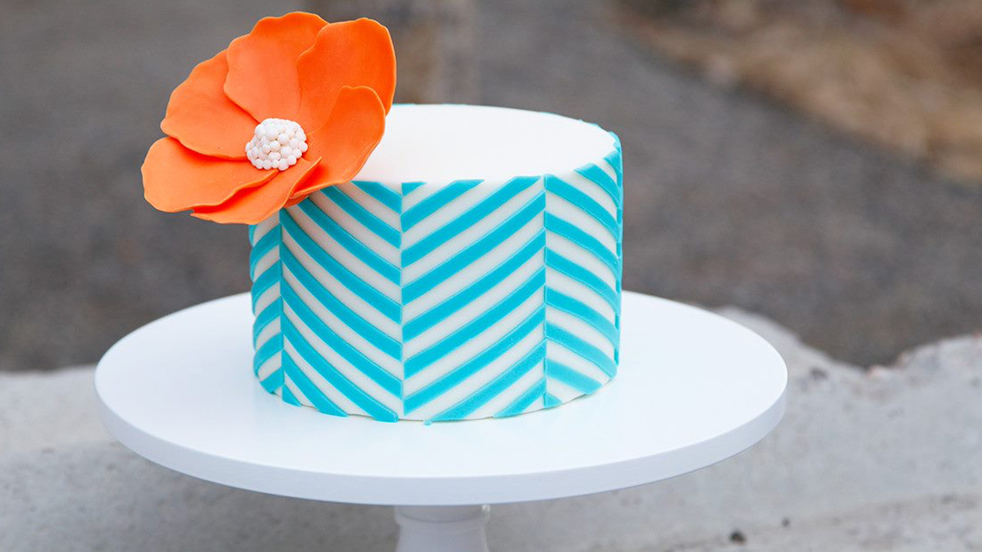 Clean & Simple Cake Design | Craftsy