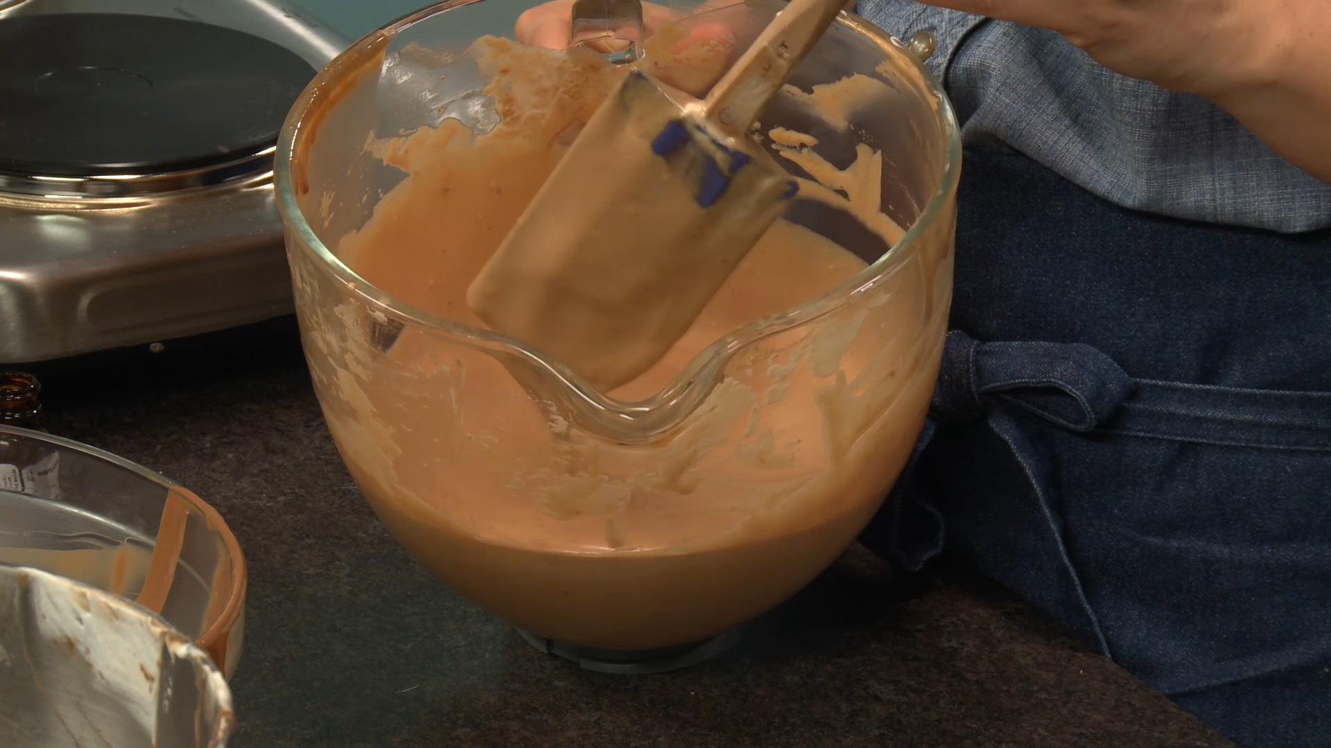 How to Make Flavored Chocolate Mousse for Filling & Frosting a Cake ...