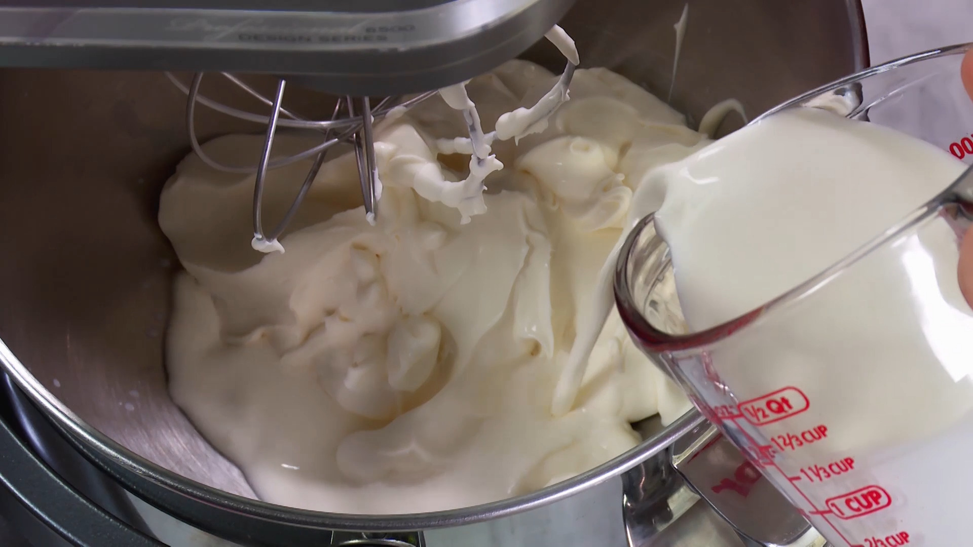 How to Make a Stable Whipped-Cream Frosting | Craftsy