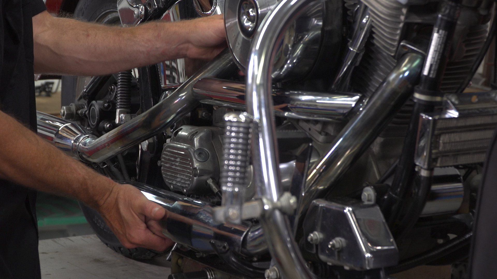 Evolution Softail Exhaust System Removal | Fix My Hog