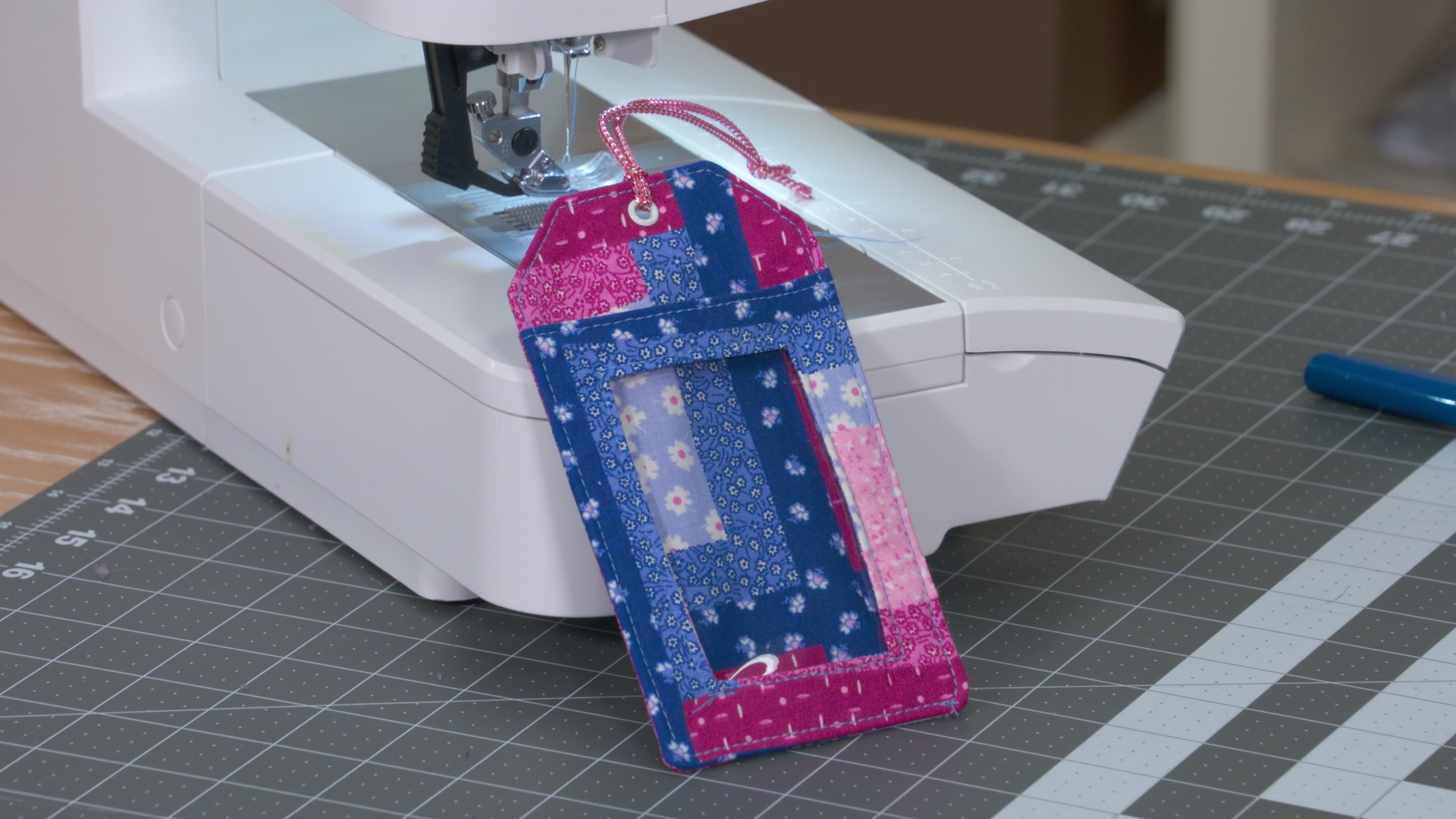 How to Sew a Simple Luggage Tag | Craft And Hobby