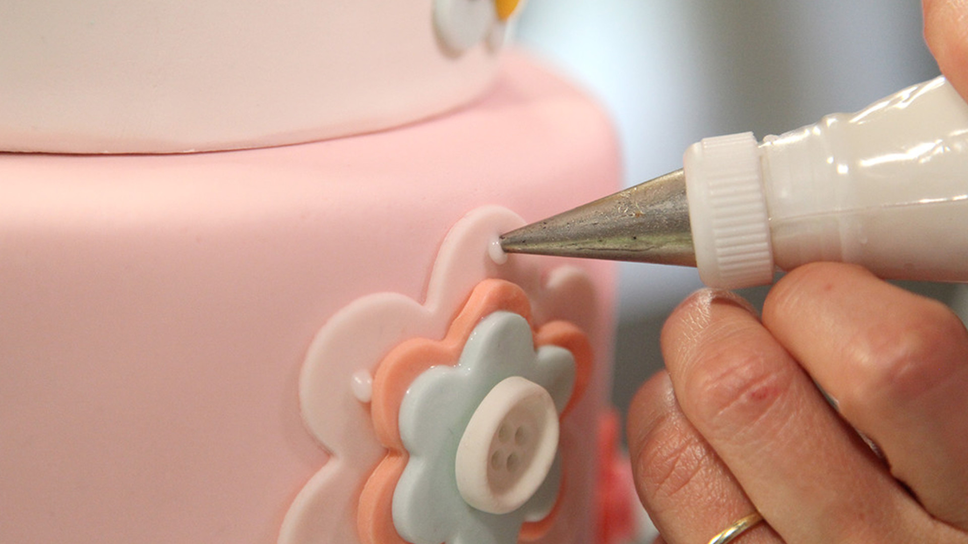 Basic Fondant Techniques | Craft And Hobby