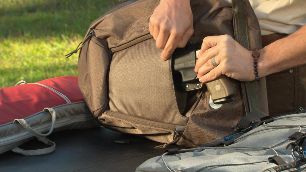 Handgun Draw for Close-Quarter Shooting | PDN | www ...