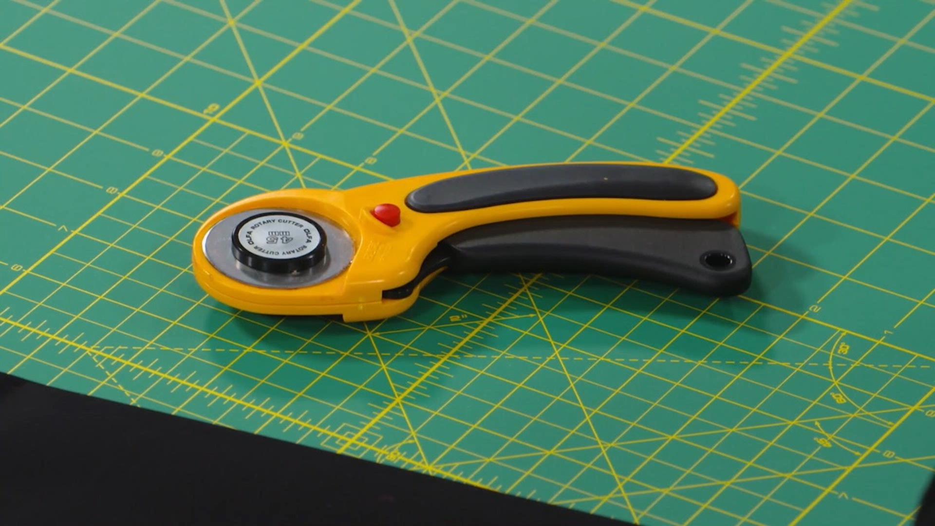 OLFA RTY-2 - DX Ergonomic Rotary Cutter - SHOWCASE | National Quilters Circle