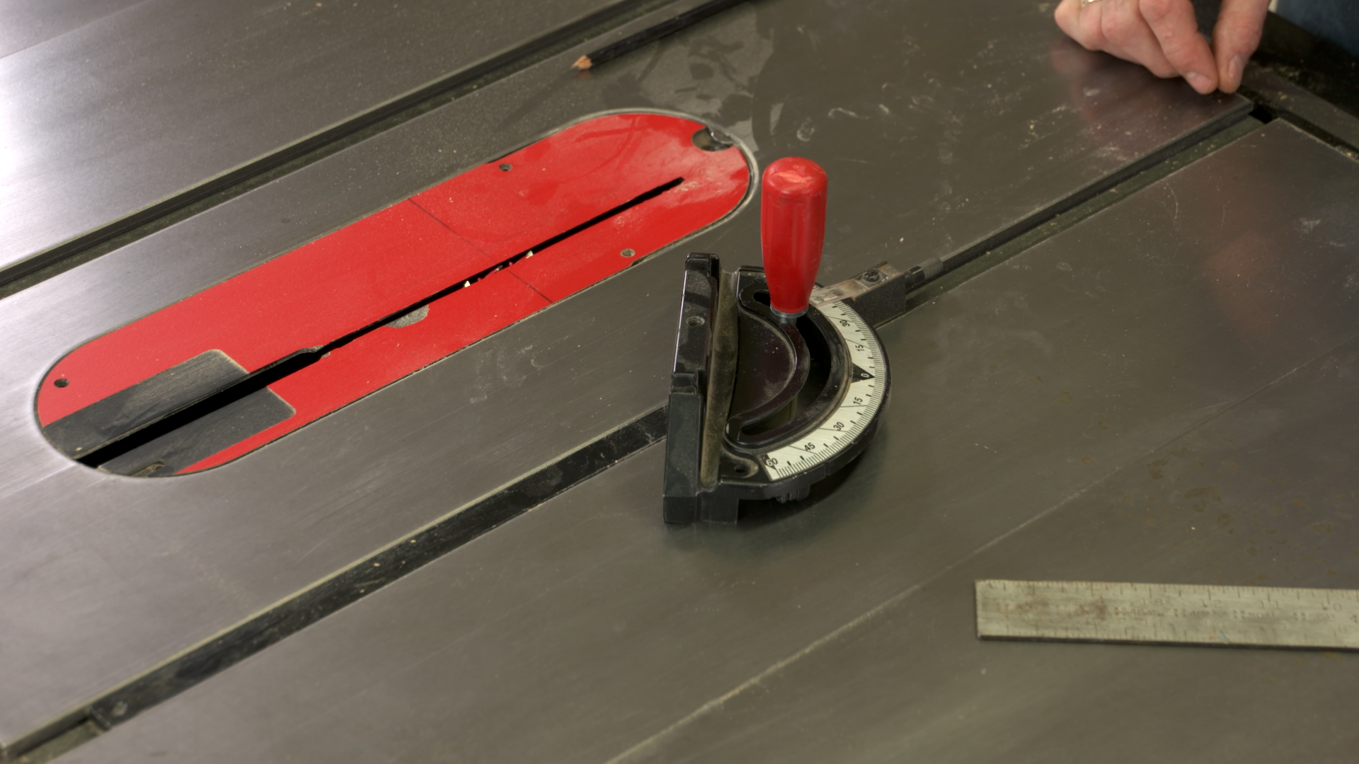 How to Set a Miter Gauge for 45 Degrees | WWGOA | WoodWorkers Guild of ...